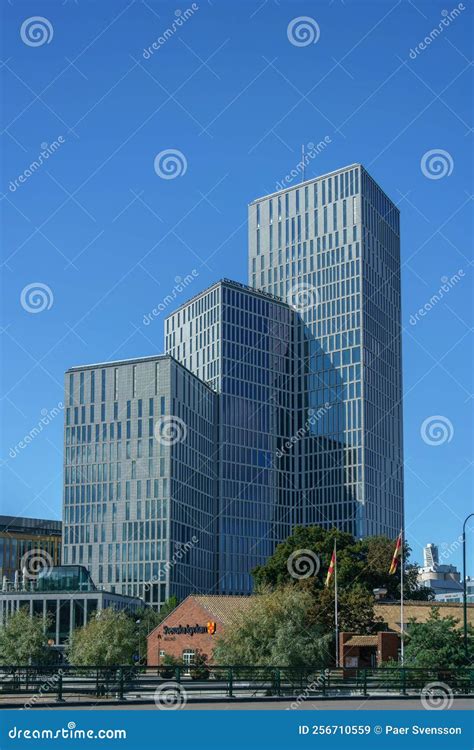 Edificio De Hotel De Rascacielos Con Tres Bloques Imagen De Archivo Editorial Imagen De