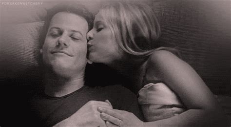 Sarah Michelle Gellar Hunt S Find And Share On Giphy
