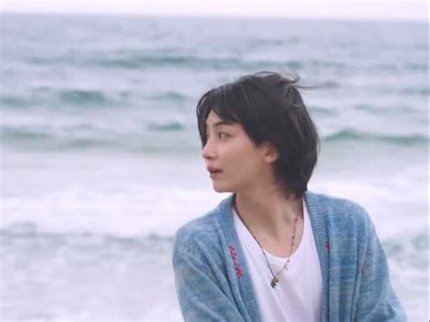 看這裡的時候覺得尹淨漢完全被海風出賣 ：好帥啊好帥啊 下一秒：欸 頭好扁！