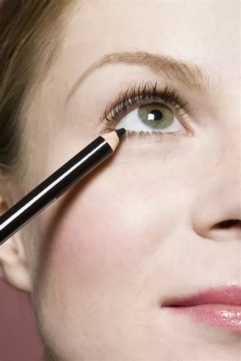How Do You Apply Pencil Eyeliner Like A Pro In 2025 Eyeliner For
