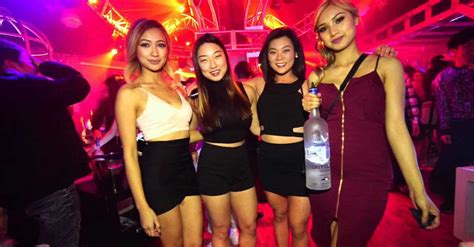 Menahan Godaan Wanita Seksi Di Club Malam Duniamalam