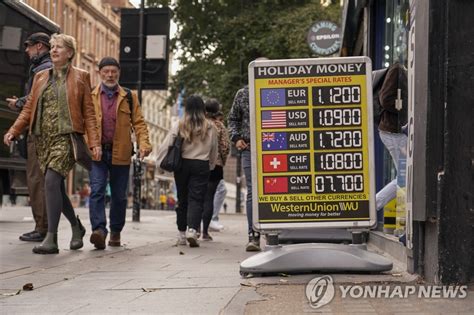 금융시장 불안에 약세 지속하는 영국 파운드화