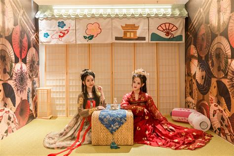 锦鲤祠汉服文化体验馆 古风爱好者一定要来打卡 锦鲤祠汉服文化体验馆正式在静安大悦城开业啦店铺面积 有 个复古场景任意拍分分钟拍到不想走馆内还设置了汉服租赁点一共有 多