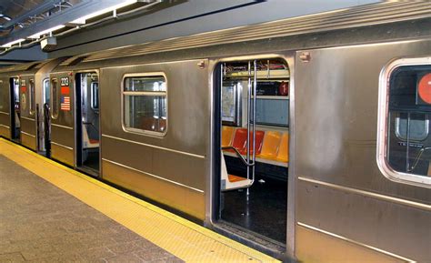 Mta Employee Dies After Being Struck By Nyc Subway Train