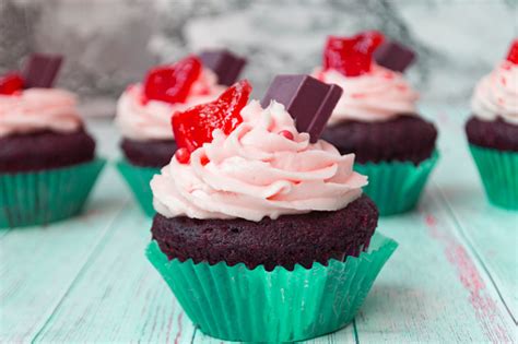 바닐라 버터와 황금 부스러기 초콜릿 레몬과 초콜릿 컵 케이크 텍스트에 대 한 메모가 있습니다 0명에 대한 스톡 사진 및 기타 이미지 Istock