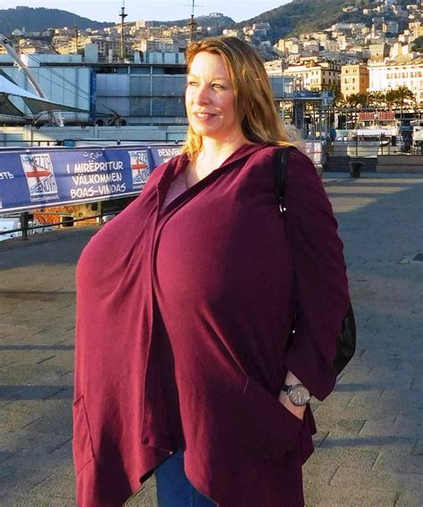 Its Difficult To Hide Tits As Massive As Chelseas Scrolller