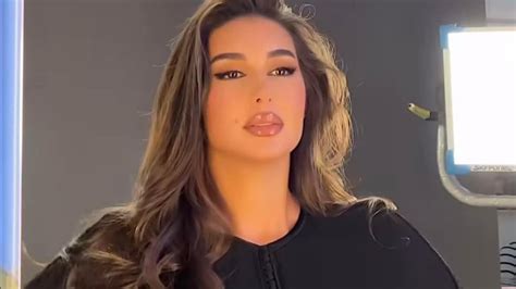 كاجوال لافت ياسمين صبري تستعرض جمالها