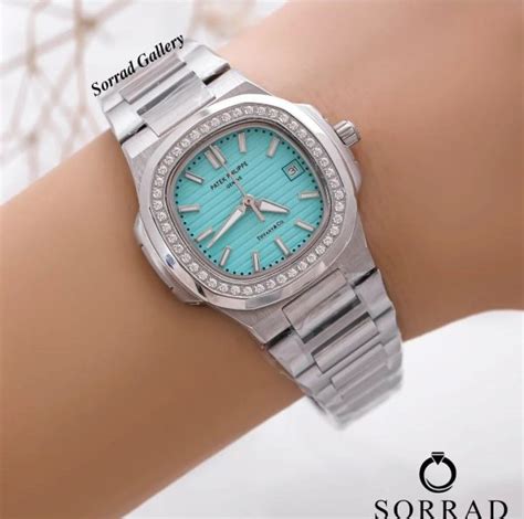 ساعت پتک فیلیپ زنانه ساده بند استیل رنگ سیلور صفحه دورنگین آبی تیفانی