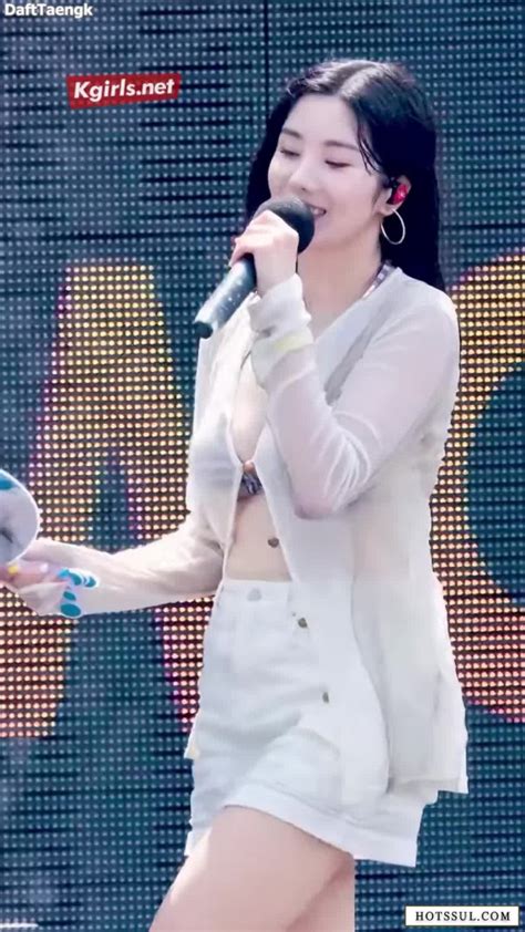 권은비 워터밤 레전드 버버리 비키니 출렁이는 가슴 무브먼트