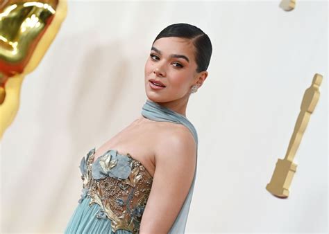 Hailee Steinfeld At Oscars 2024 Red Carpet • Celebmafia