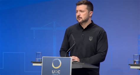 Зеленський звернувся до біженців через відновлення України Читайте на Ukr Net