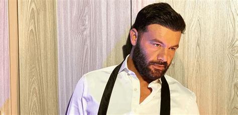 بعد إصابته بالسرطان فنان لبناني ينشر جديد حالته الصحية Ch23