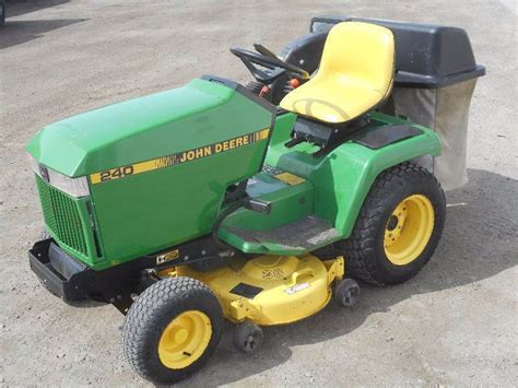 John Deere 240 Lawn Tractor With Bagger Le April Consignments 6 K Bid