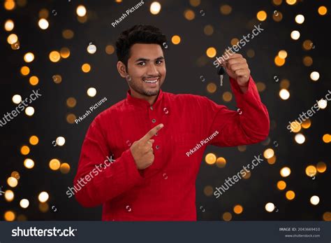 12 839 Man Pointing Car Images Stock Photos Vectors Shutterstock