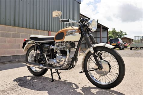 Lot 402 1964 Triumph Bonneville T120r