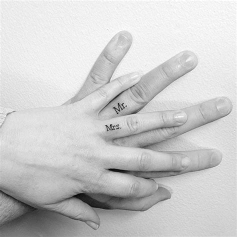 40 Unique Wedding Ring Tattoos For Couples 2021 Yourtango