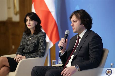 საქართველოს პრემიერ მინისტრმა ირაკლი კობახიძემ საგარეო საქმეთა სამინისტროს ხელმძღვანელ პირებთან