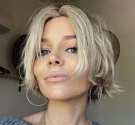 Medium Short Hairstyles For Women