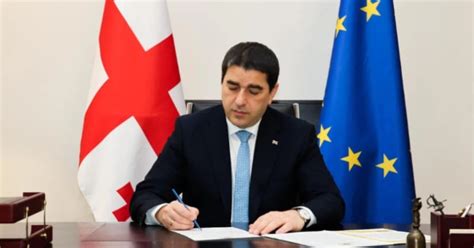 შალვა პაპუაშვილმა ხელი მოაწერა ლგბტ უფლებების შემზღუდავ კანონპროექტს