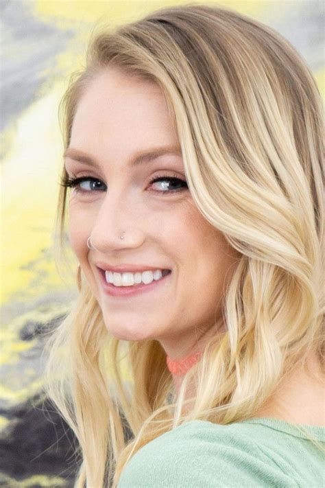 Payton Avery Unique Creator Media 922