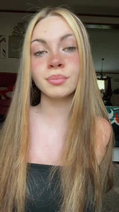 She Is So Lovely Tumbex