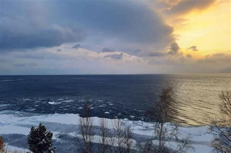 В Листвянке из за сильного ветра разрушился образовавшийся на Байкале лед Новости Иркутска