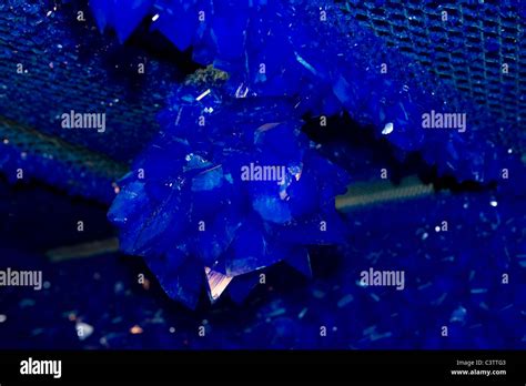 Copper Sulphate Crystals Growing Hi Res Stock Photography And Images Alamy