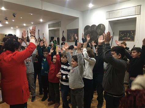 თბილისის N136 საჯარო სკოლის მეოთხეკლასელები ხალხურ საკრავთა მუზეუმში იმყოფებოდნენ ეტალონი