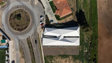 Ngnp Arquitectos Uses Faceted Roof To Define Offices For Startups
