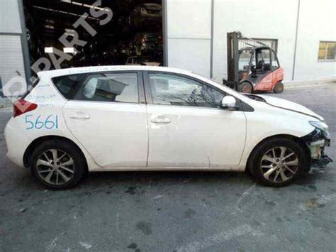 Fuse Box Toyota Auris E18 20 D 4d Ade186 2690644 B Parts