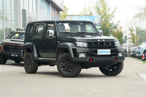 【北京bj40刀锋英雄版 20t 自动四驱先锋版 柴油侧前45度车头向右水平图片 汽车图片大全】 易车