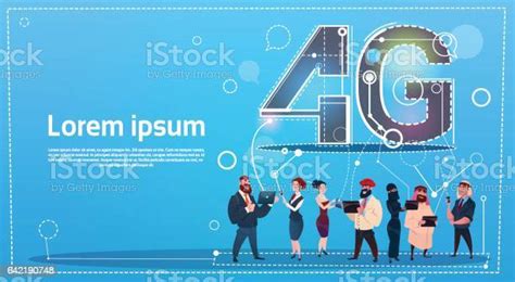 가젯 채팅 소셜 네트워크 통신 4g 인터넷 속도 개념을 사용 하 여 혼합 인종 사람들 그룹 0명에 대한 스톡 벡터 아트 및 기타