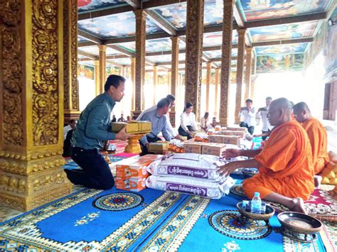 ឯកឧត្តម អ៊ុក ពញ្ញា បាននាំយកថវិកាទេយ្យទានសម្ភារប្រើប្រាស់ផ្សេងៗ ប្រគេនព្រះសង្ឃ និងជូនប្រជាពលរដ្ឋ