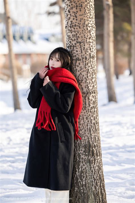 [Мир языковой живописи Xiaoyu] Vol 1215 Красивые ноги Линь Синлань в черных чулках V2ph