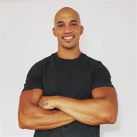 Si Tu Ne Veux Pas Avoir Des Gros Bras Si Tu Ne Veux Pas Avoir Du Mal à Mettre Ta Chemise Si Tu