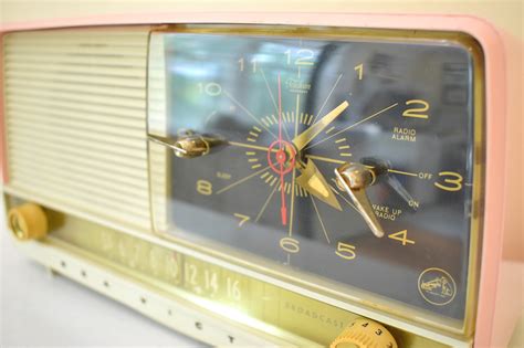 Powder Pink 1956 Rca Victor Model 8 C 7fe Vacuum Tube Am Clock Radio E