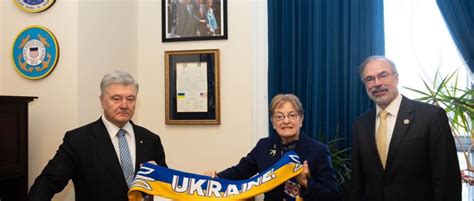 Порошенко обговорив з керівництвом Українського кокусу в Конгресі США постачання зброї та
