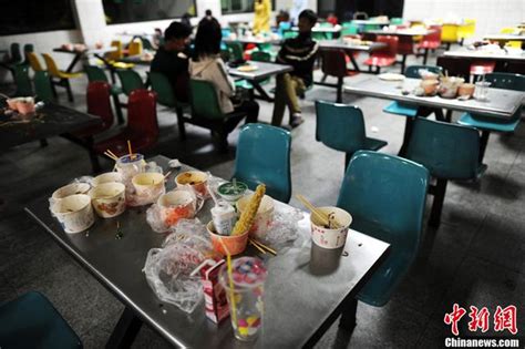 直击武汉高校食堂的浪费与污染新浪图片