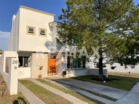 Venta Casa En Condominio En Fraccionamiento El Campanario Municipio De