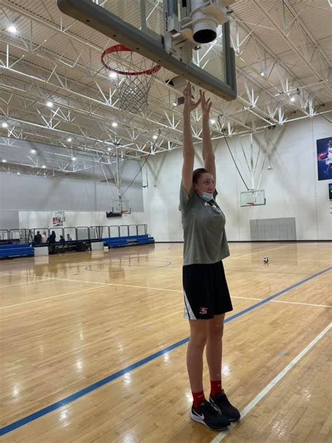 Tall Big Girls에 있는 Mario Kiveira님의 핀