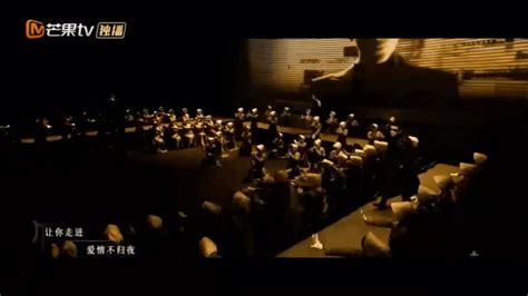 芒果做舞台这方面好用心，请来了80个人为李斯丹妮伴舞，打造出的场面够震撼！