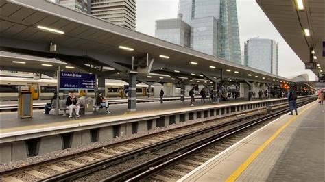 Class 376 Arrives At London Bridge Youtube