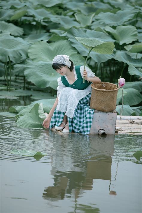 아트그림 20220820 동친 연꽃 따는 소녀 V2ph