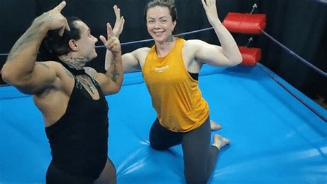 2 Fem Bodybuilders And Fem Wrestler Wrestle Each Other The Wrestling Amazons Clips4sale