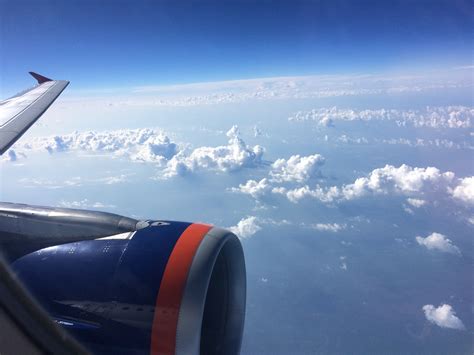 무료 이미지 구름 하늘 창문 평면 항공기 차량 공기 호스 푸른 현창 엔진 스크린 샷 창에서보기 비행기 여행 지구의 분위기 컴퓨터 벽지