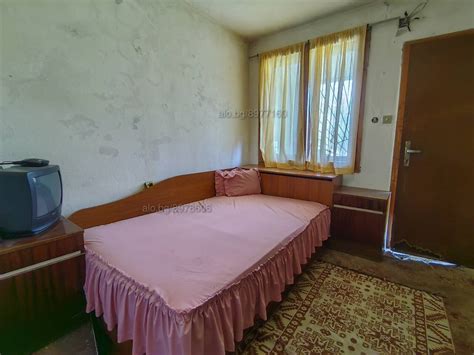 двуетажна вила над язовира Двуетажна къща 70 кв м РЗП 500 кв м двор Къщи Вили Ямбол Д