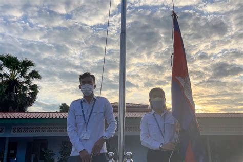 មន្ត្រីរាជការមន្ទីរសាធារណការ និងដឹកជញ្ជូនខេត្តកោះកុង គោរព ទង់ជាតិ និងភ្លេងជាតិ