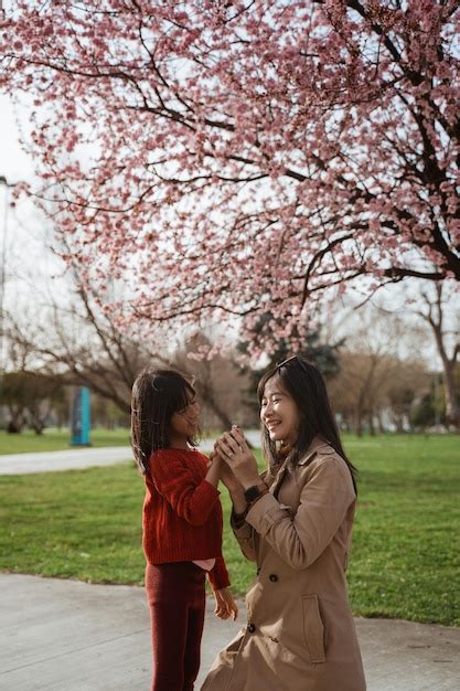 Fotos De Madre Japonesa 82 000 Fotos De Stock Gratuitas De Gran Calidad