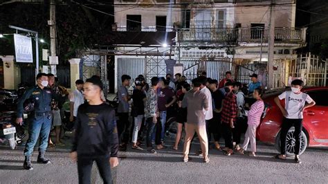 មនុស្ស០៥នាក់បានរងរបួសស្រាលខណៈម៉ូតូបីគ្រឿងបុកបន្តគ្នាពេញទំហឹង សារព័ត៌មាន នគរវត្ត