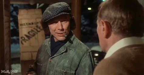 The Hilariously Heartwarming “leg Lamp” Scene From ‘a Christmas Story Madly Odd